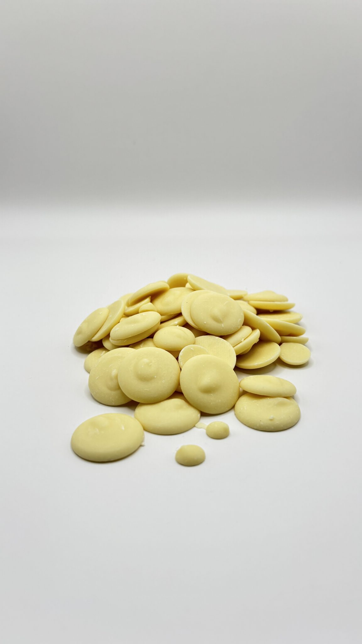 9052 - White Chocolate Buttons 10kg - Cocoa King
